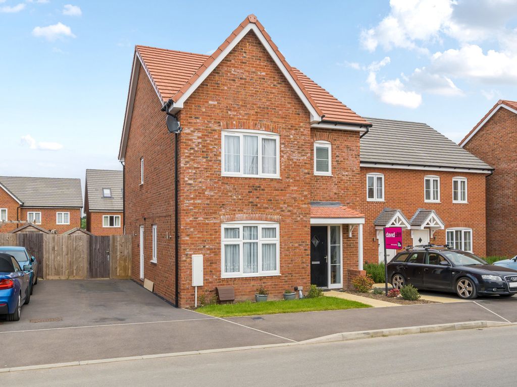 3 Bed Detached House For Sale In Herd Drive Wokingham Berkshire Rg41