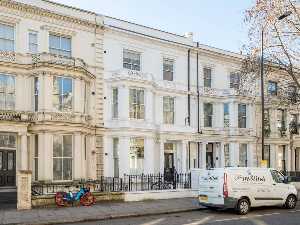 1 bed flat to rent in Holland Road, Holland Park, London W14, £2,500 ...