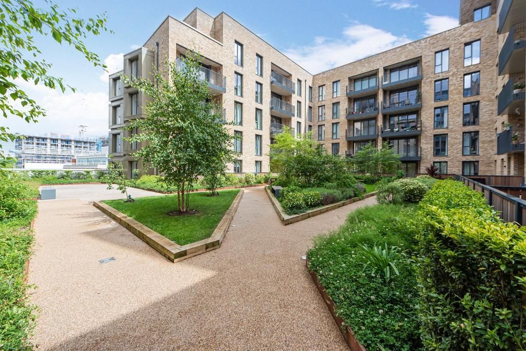 2 bed flat to rent in Fairfield Avenue, Staines-Upon-Thames TW18 - Zoopla