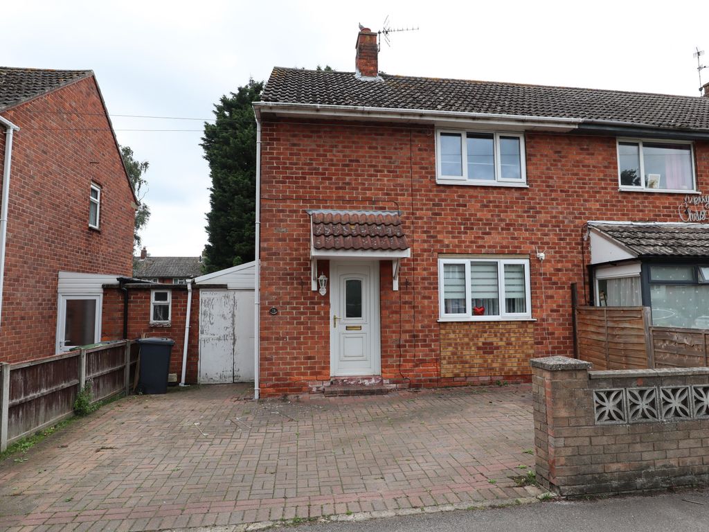 2 Bed Semi Detached House For Sale In Birchwood Ave Doddington Park