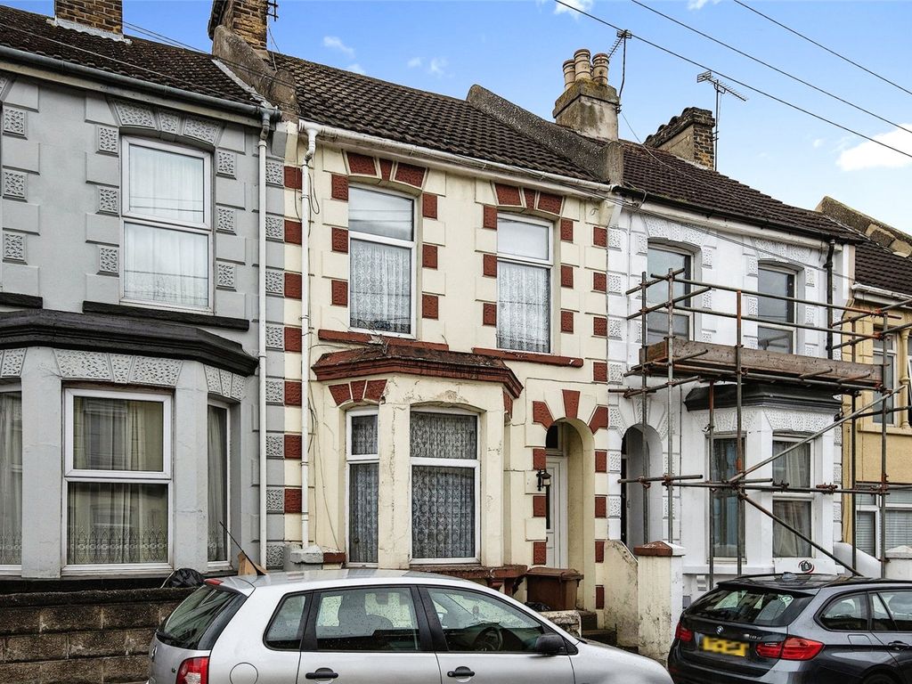 3 bed terraced house for sale in Gordon Road, Gillingham, Kent ME7 - Zoopla