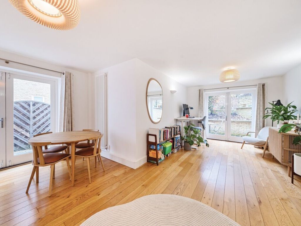 2 bed flat for sale in Stratheden Road, London SE3, £675,000 - Zoopla