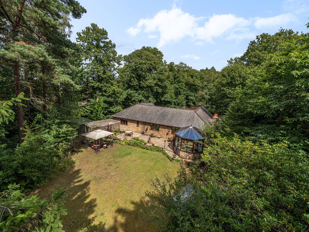 4 bed detached bungalow for sale in Gasden Copse, Godalming GU8, £ ...