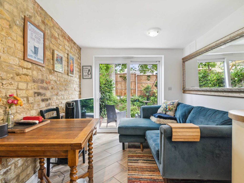 2 bed flat for sale in Pennethorne Road, London SE15 - Zoopla