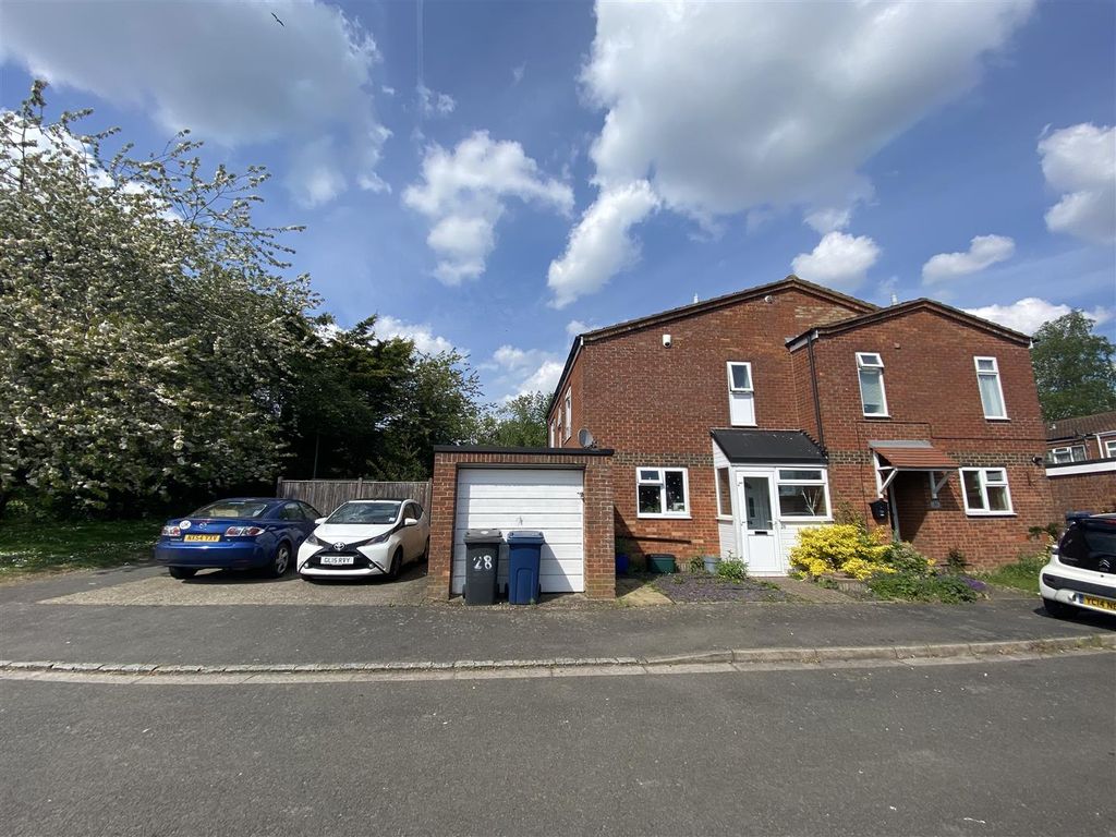 4 bed property to rent in Redman Road, High Wycombe HP12 - Zoopla