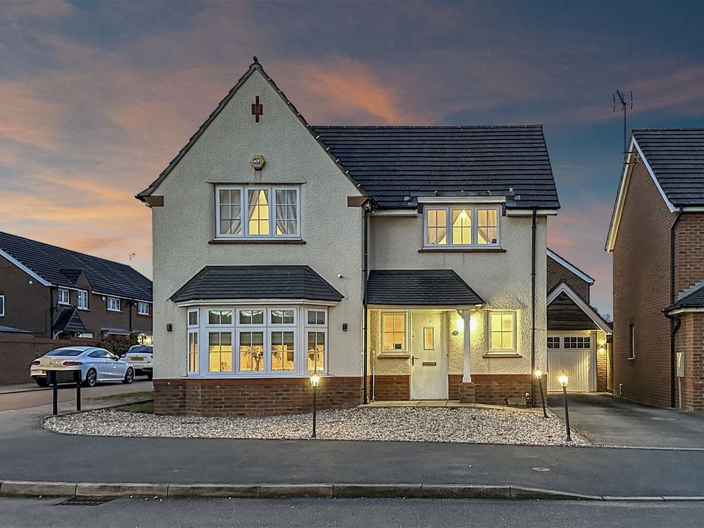 4 bed detached house for sale in Sheelin Crescent, Nuneaton CV10, £ ...