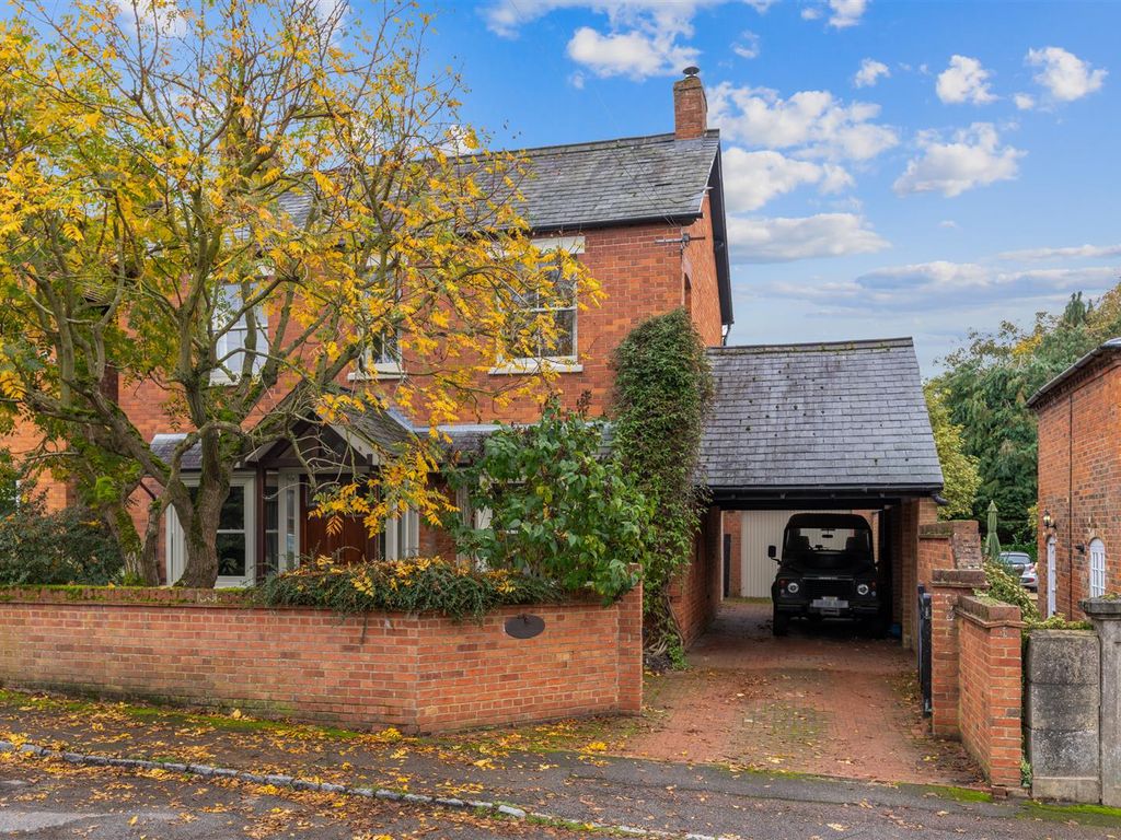 4 Bed Detached House For Sale In Crofts End Sherington Newport