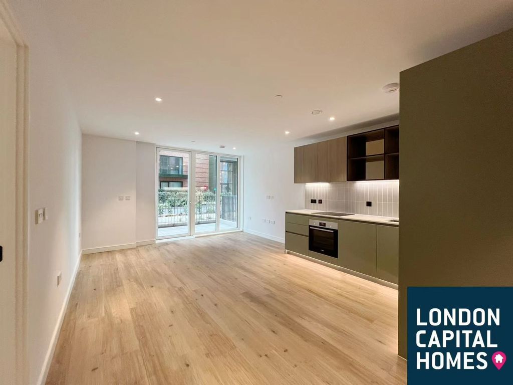 2 bed flat to rent in Rm/Apartment 19 Iris House, London UB1, £2,050 ...