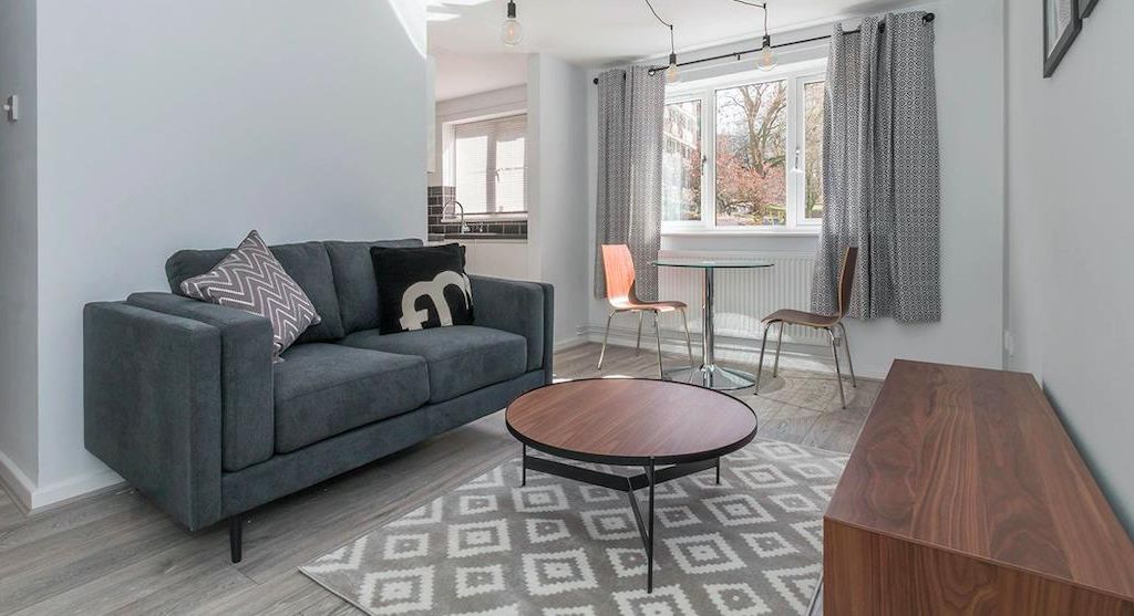 1 bed flat to rent in Richard Lighton House, Parade B1, £900 pcm - Zoopla