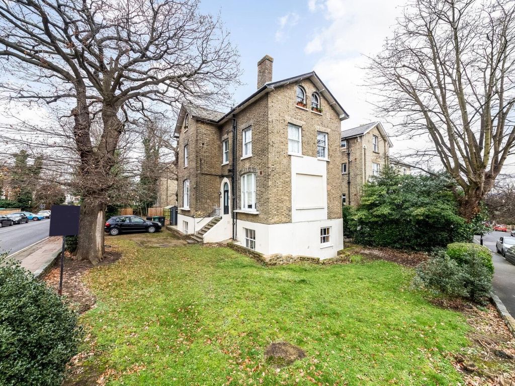 2 Bed Flat For Sale In Hamlet Road Crystal Palace London Se19 £
