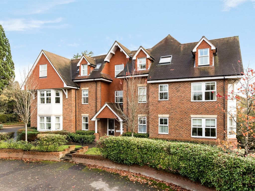 2 bed flat to rent in Rosehill, Wray Common Road, Reigate, Surrey RH2 ...