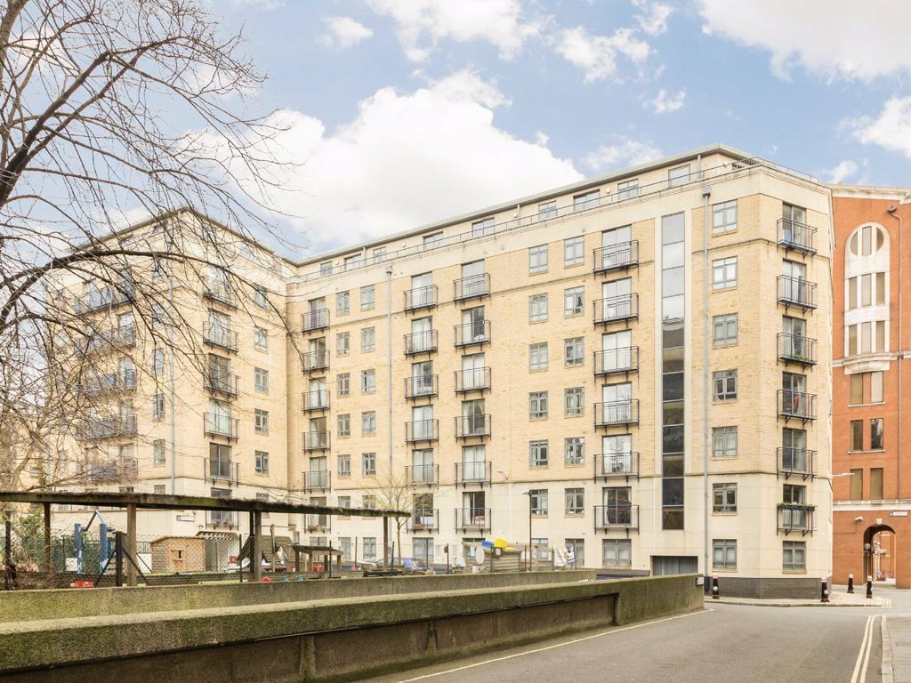 2 bed flat to rent in Bridgewater Square, London EC2Y - Zoopla