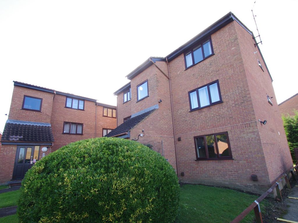 1 Bed Flat To Rent In Solar Court King Georges Avenue Watford Wd18 £