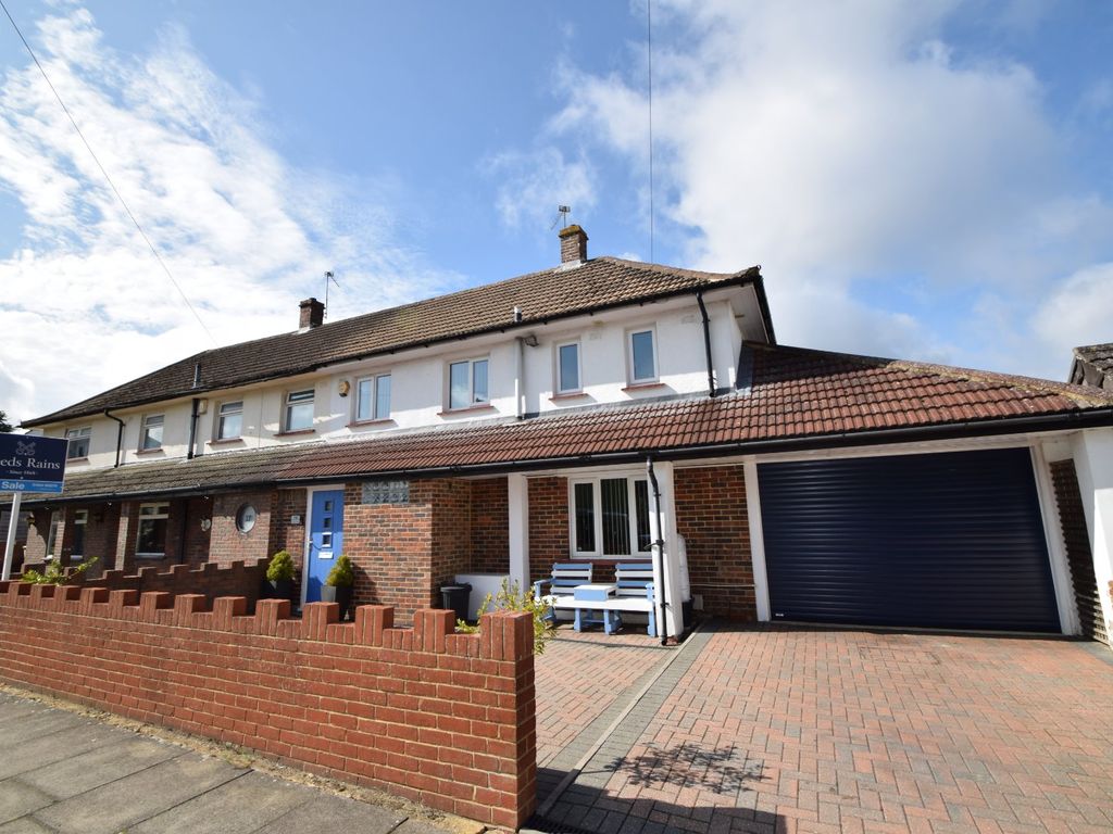 3 Bed Semi Detached House For Sale In Cooper Road Lordswood Chatham