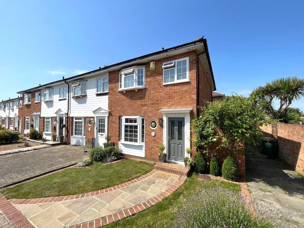 3 bed end terrace house for sale in Staines, Surrey TW18, £500,000 - Zoopla