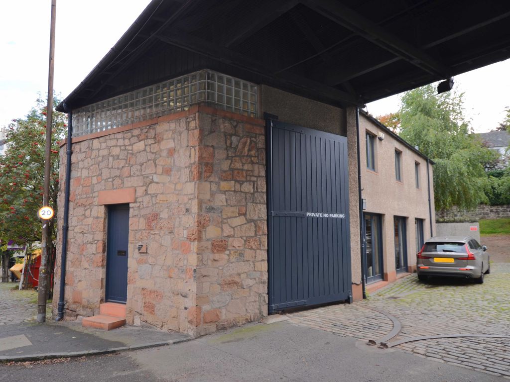 Office to let in Calton Road, Edinburgh EH8, £23,000 pa - Zoopla