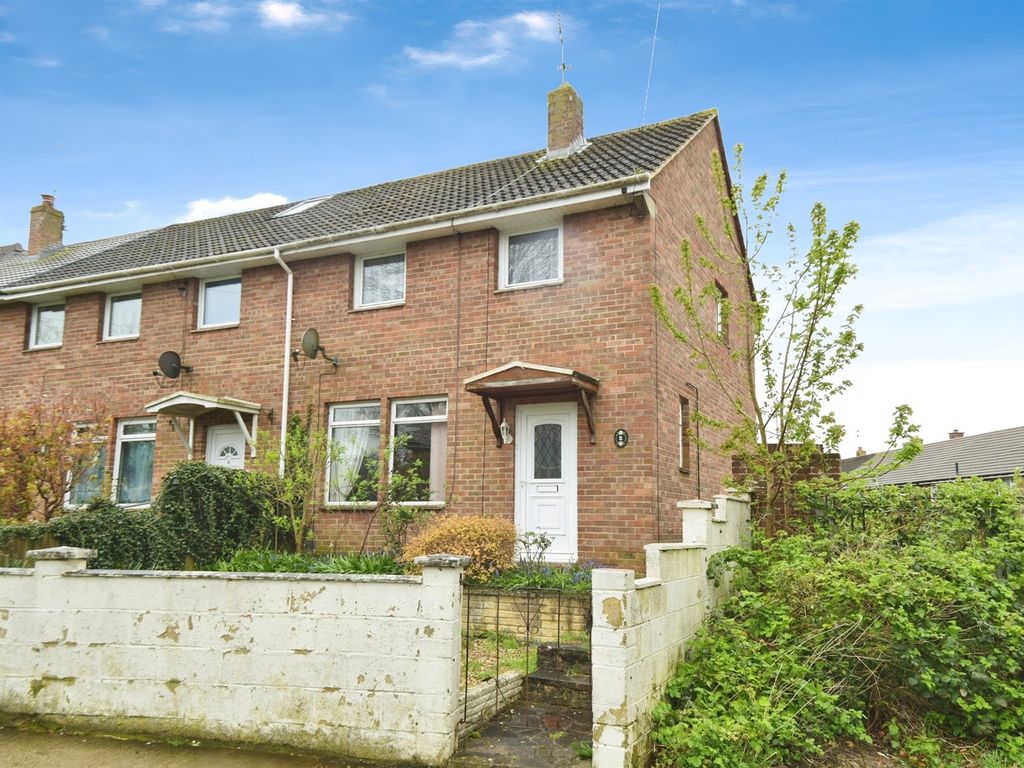 2 Bed End Terrace House For Sale In Redlynch Close Swindon Sn2 £