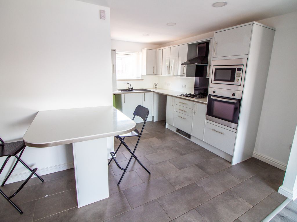 1 bed flat to rent in Marsden Street, Manchester M30, £825 pcm - Zoopla