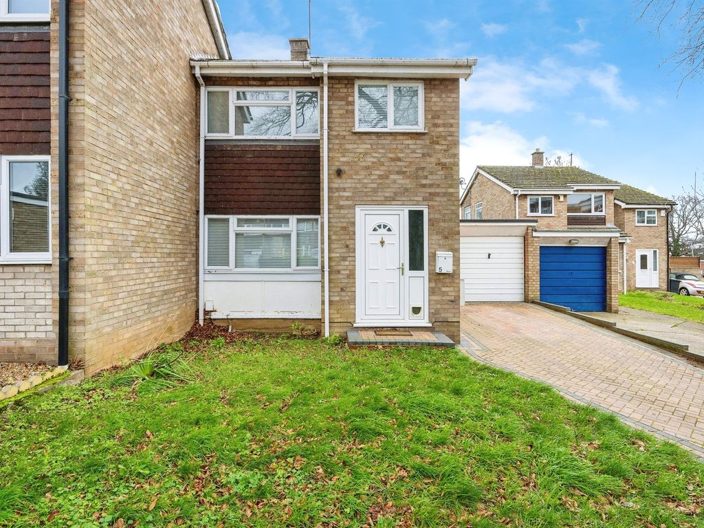 3 Bed Semi Detached House For Sale In Fearnley Crescent Kempston