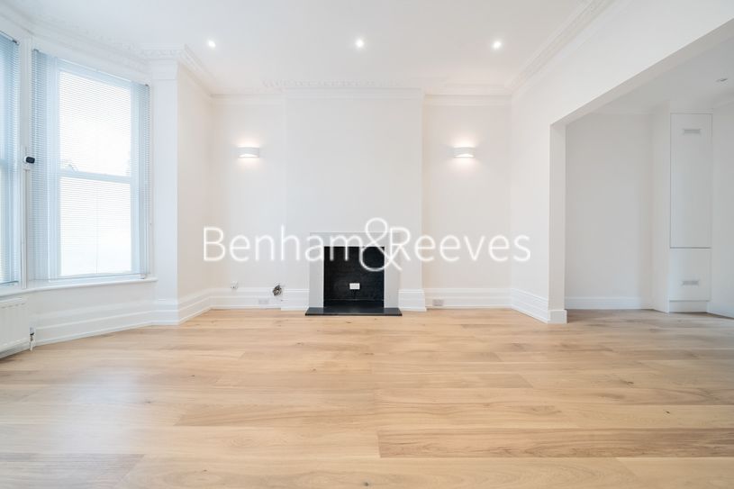 3 bed flat to rent in Gordon Road, Ealing W5, £3,000 pcm - Zoopla