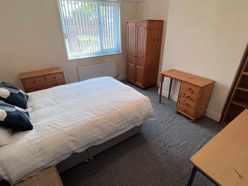 4 bed shared accommodation to rent in Rhyddings Park Road, Brynmill ...
