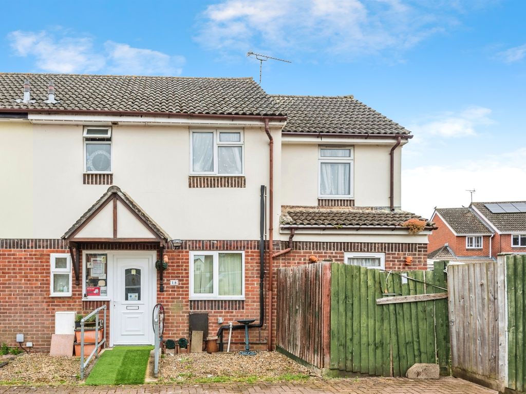 4 bed semi-detached house for sale in Olive Grove, Swindon SN25, £ ...