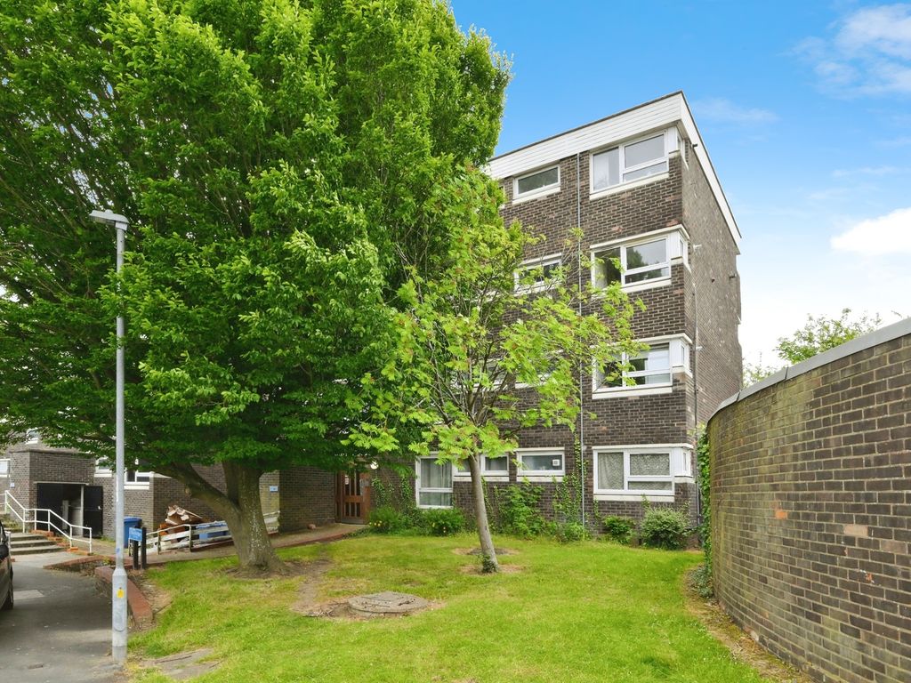 2 bed flat for sale in Shawbridge, Harlow CM19, £190,000 - Zoopla