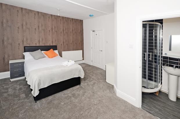 Room to rent in Middlewich Street, Crewe CW1 - Zoopla