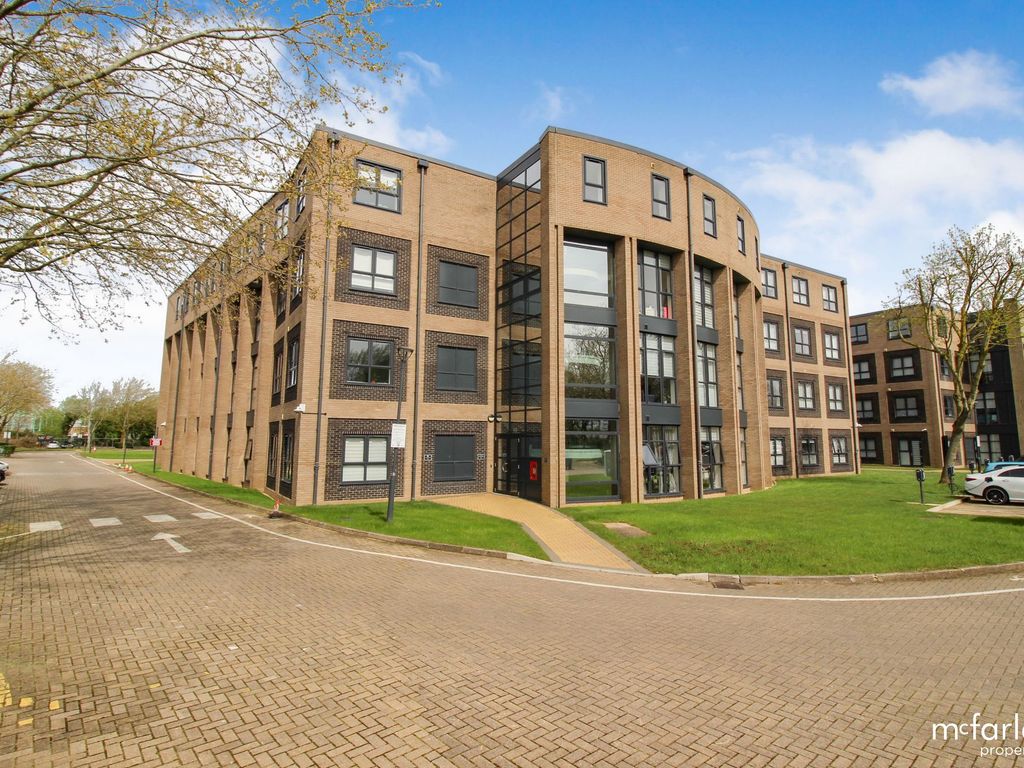 1 bed flat to rent in North Star Avenue, Swindon SN2, £1,010 pcm - Zoopla