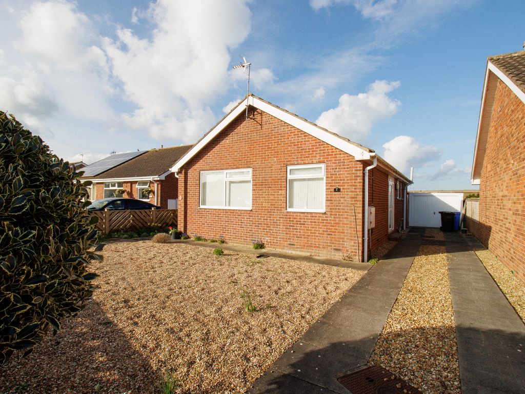3 bed detached bungalow for sale in Cherry Tree Drive, Filey YO14, £ ...