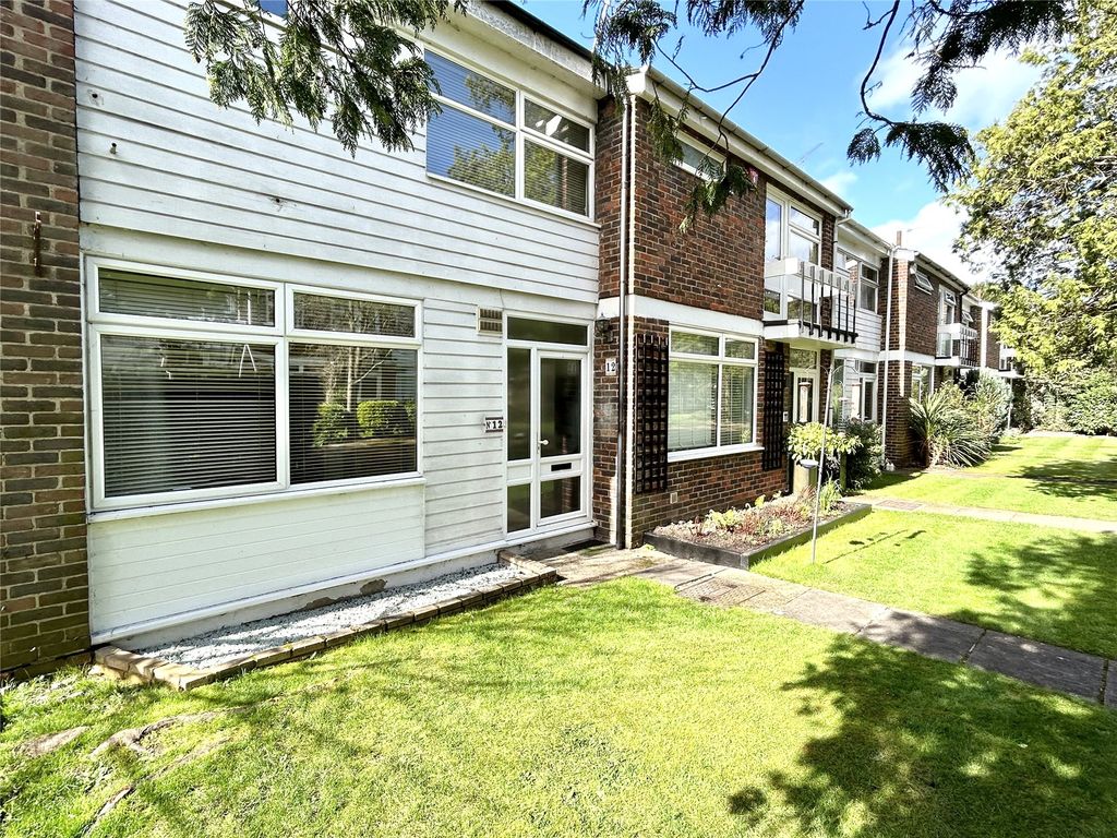 3 bed end terrace house for sale in Boyn Hill Close, Maidenhead ...