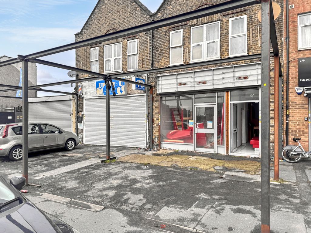 Retail premises to let in Oxlow Lane, Dagenham RM10, £36,000 pa - Zoopla