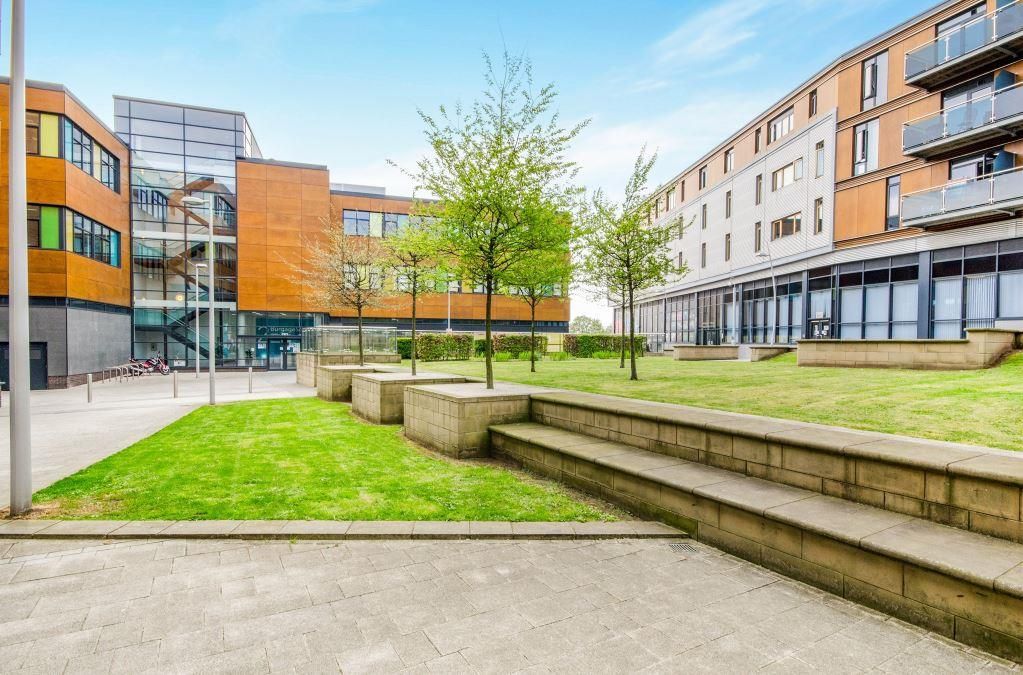 2 bed flat to rent in Burgage Square, Wakefield WF1, £875 pcm - Zoopla