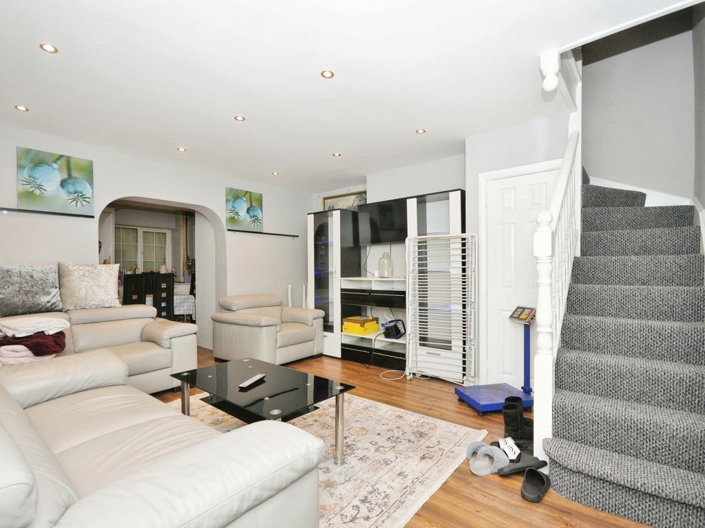 3 Bed Semi Detached House For Sale In Sevenoaks Way St Pauls Cray