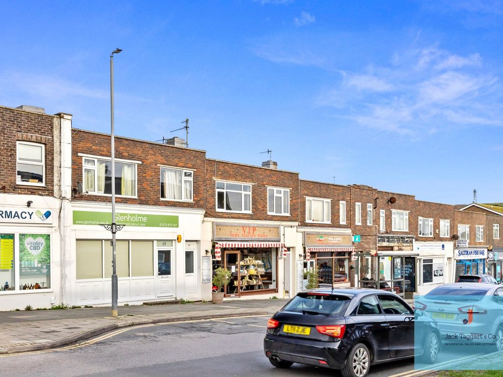 2 bed flat to rent in Lustrells Vale, Saltdean, Brighton BN2, £1,300 ...