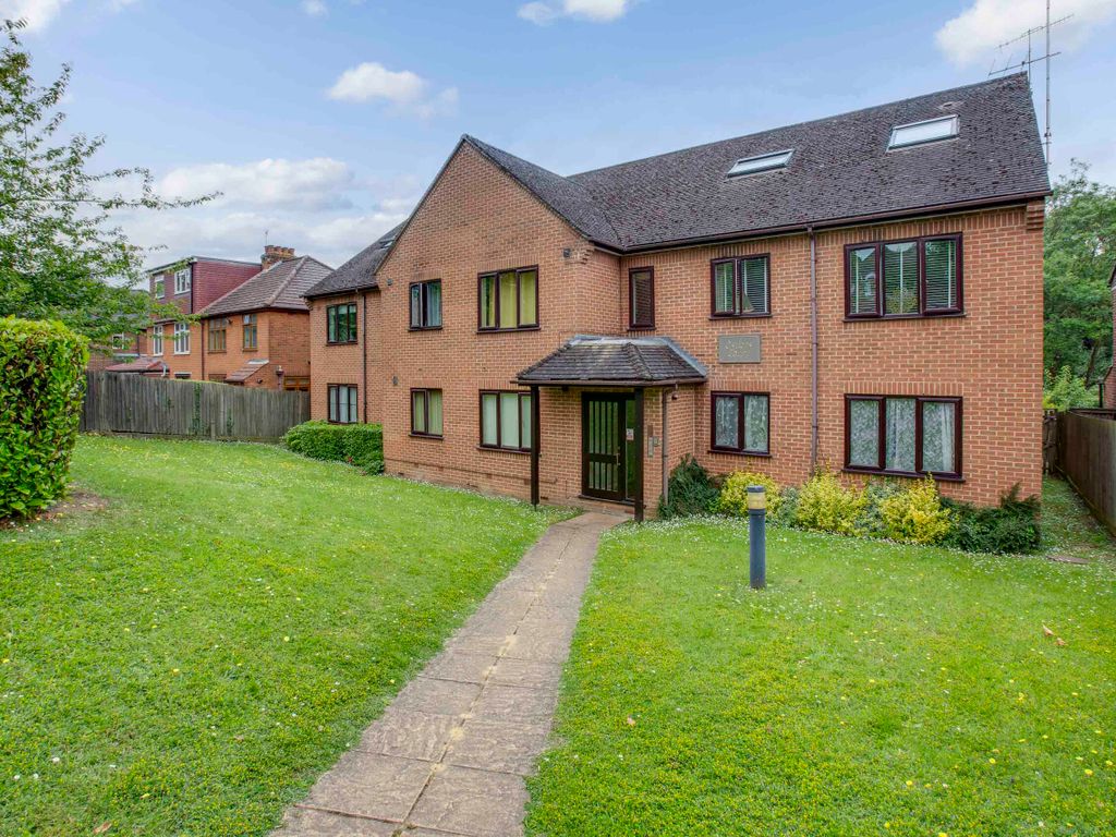 1 bed flat for sale in Old Coach Drive, High Wycombe HP11, £195,000 ...