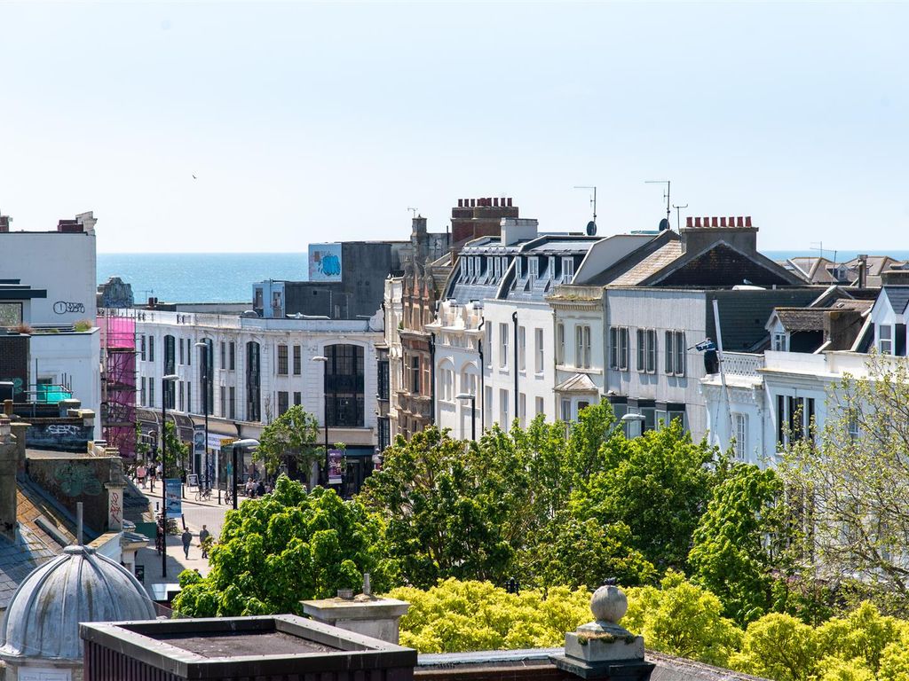 2 bed flat for sale in Guildbourne Court, Guildbourne Centre, Worthing ...