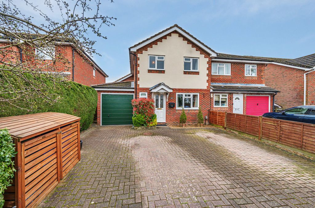 4 Bed Semi Detached House For Sale In Highfield Avenue Aldershot