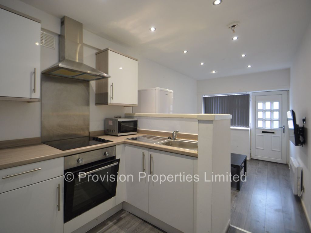 1 bed flat to rent in Well Close Rise, City Centre, Leeds LS7, £650 pcm ...