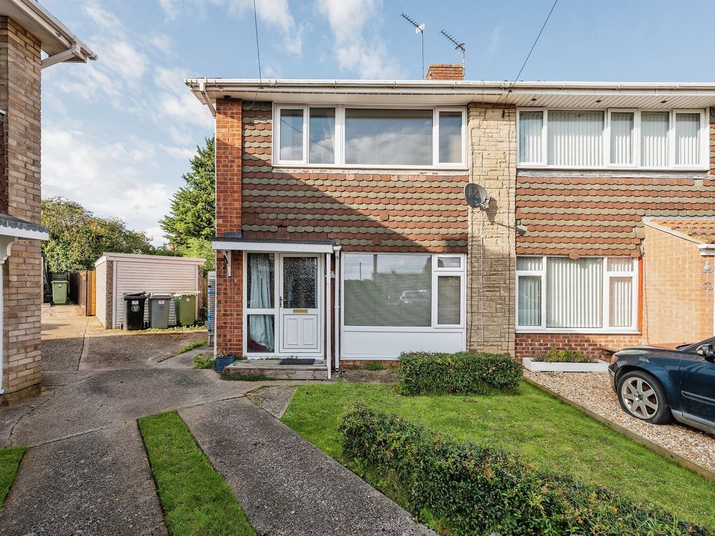 3 Bed Semi Detached House For Sale In Hill View Close Grantham Ng31 £