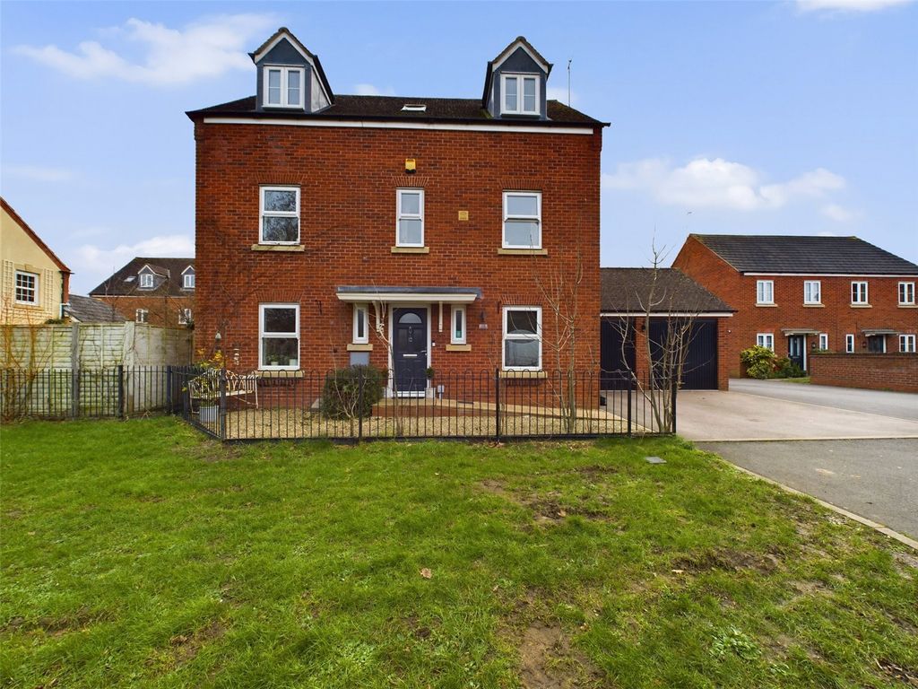5 Bed Detached House For Sale In Lakenheath Kingsway Quedgeley
