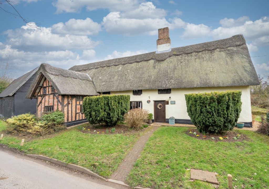 4 bed detached house for sale in Low Road, Bunwell, Norwich, Norfolk ...
