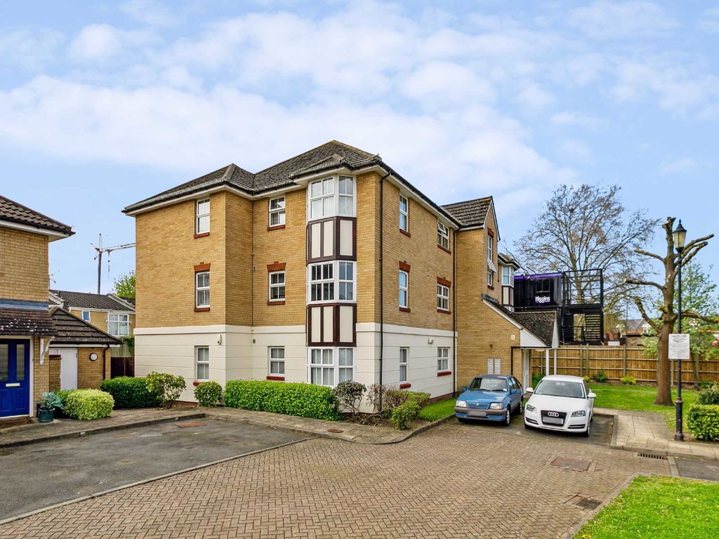 2 bed flat to rent in Shire Place, London SW18 - Zoopla