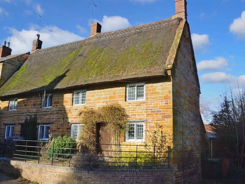 2 bed cottage to rent in Lower Harlestone, Northampton NN7 - Zoopla