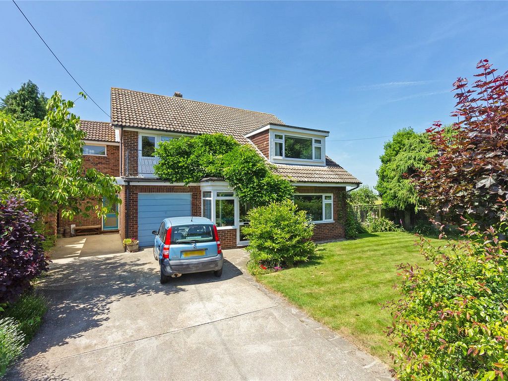 4 bed detached house for sale in Rodmersham Green, Rodmersham ...