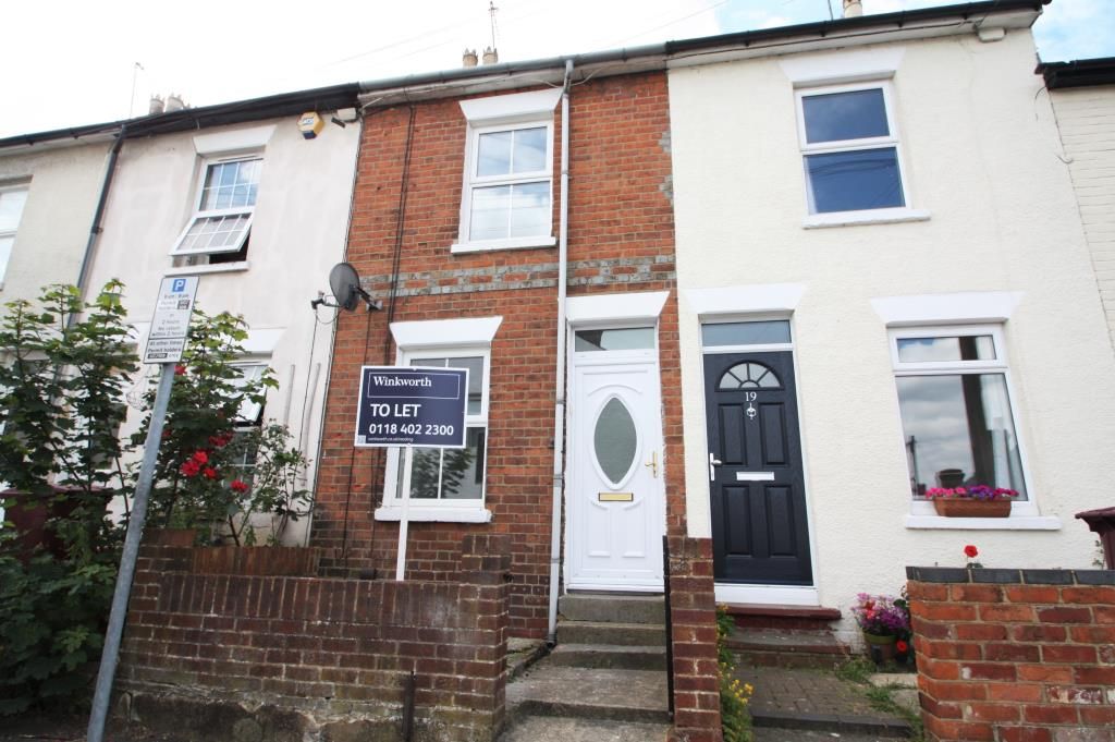 2 bed terraced house to rent in Hill Street, Reading, Berkshire RG1, £1,300 pcm - Zoopla