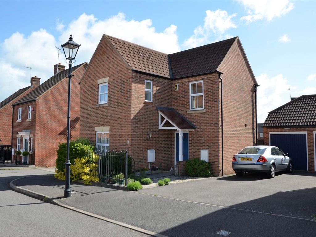 3 bed detached house for sale in Cuckoo Way, Aylesbury HP19 - Zoopla