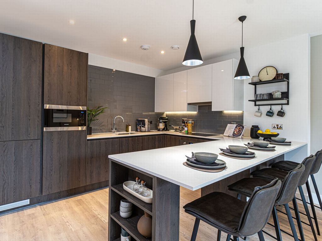 2 bed shared accommodation to rent in Ascot Road, Watford WD18, £2,295 ...