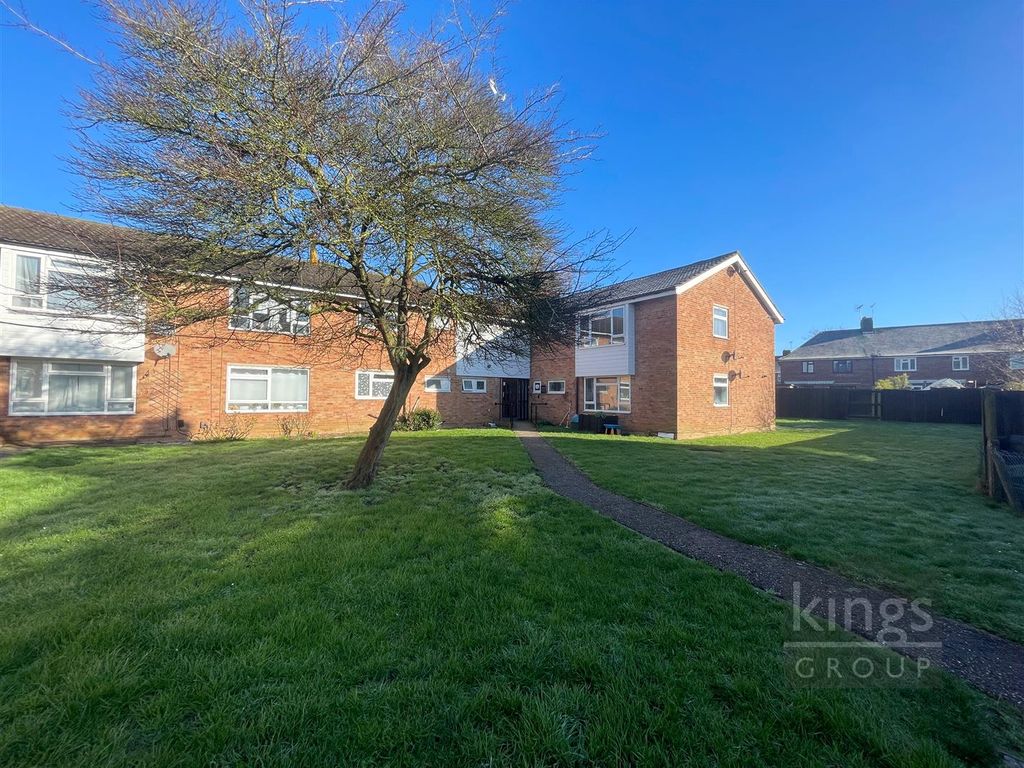 3 bed flat for sale in Canberra Close, Chelmsford CM1, £240,000 - Zoopla