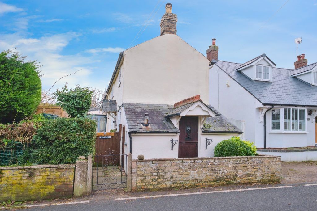 4 bed detached house for sale in Frogge Street, Ickleton, Saffron ...